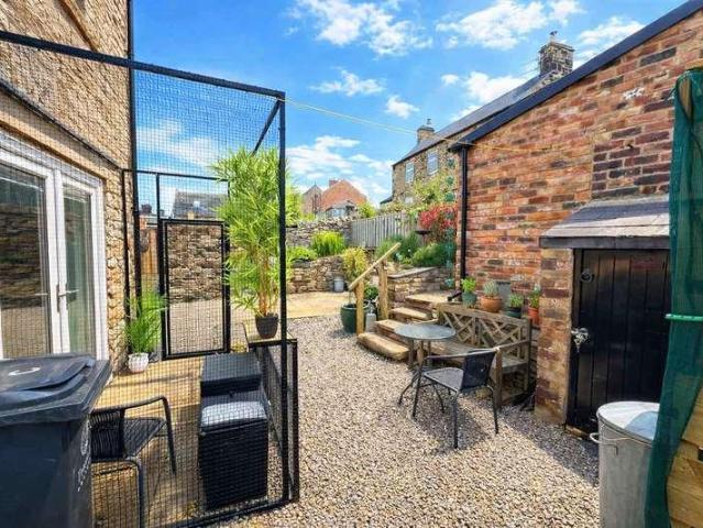 2 bed house for sale