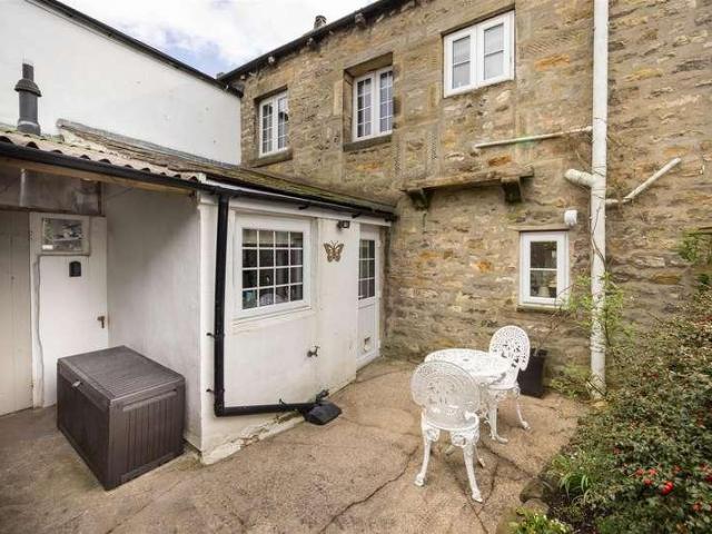 2 bed house for sale