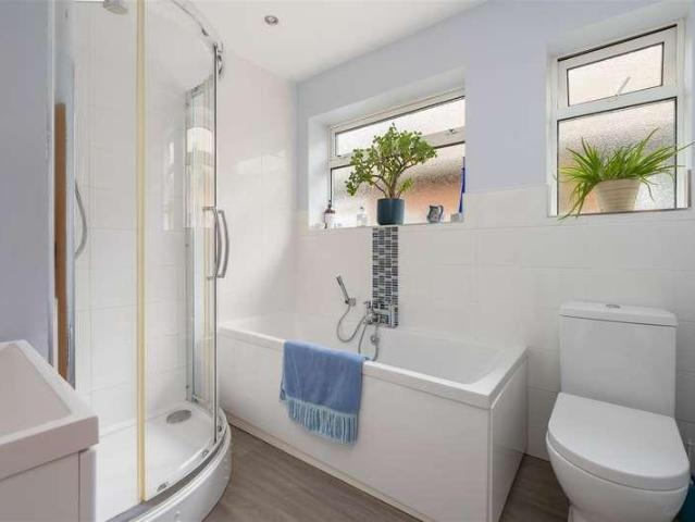 2 bed house for sale