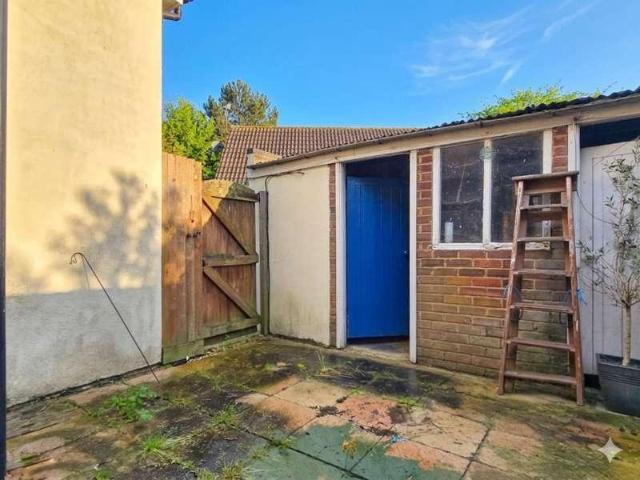 2 bed house for sale