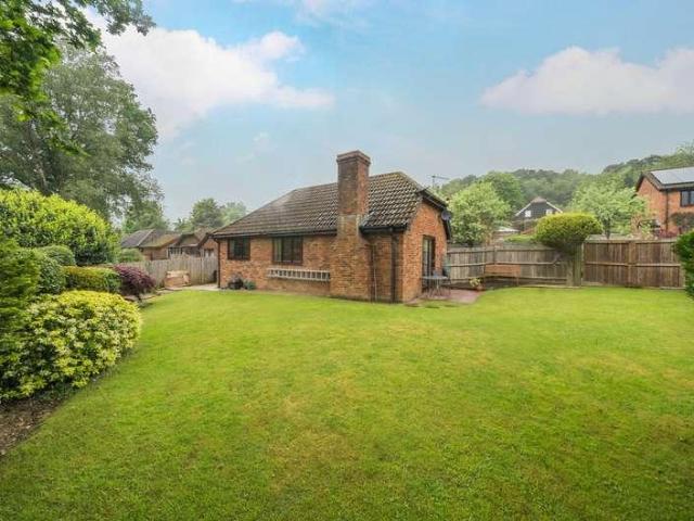 2 bed house for sale