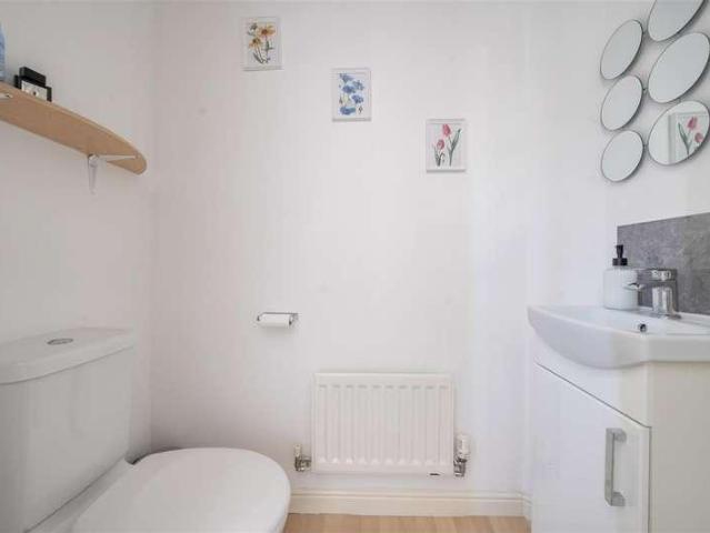 2 bed house for sale