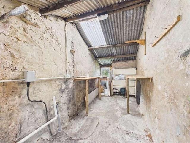 2 bed house for sale
