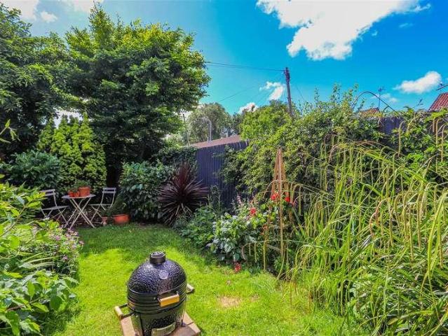 2 bed house for sale