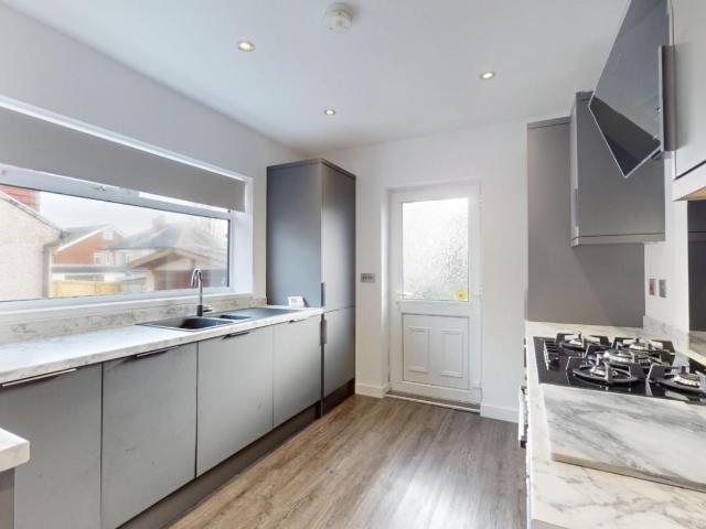 2 bed house for sale