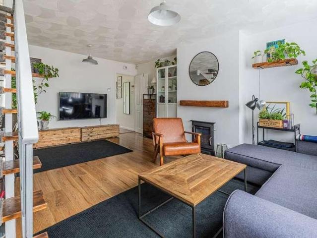 2 bed house for sale