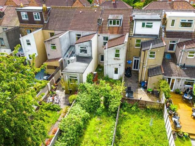 2 bed house for sale