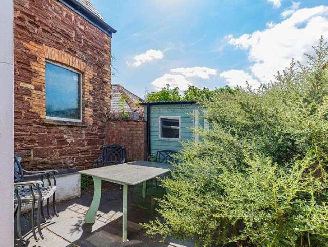 2 bed house for sale