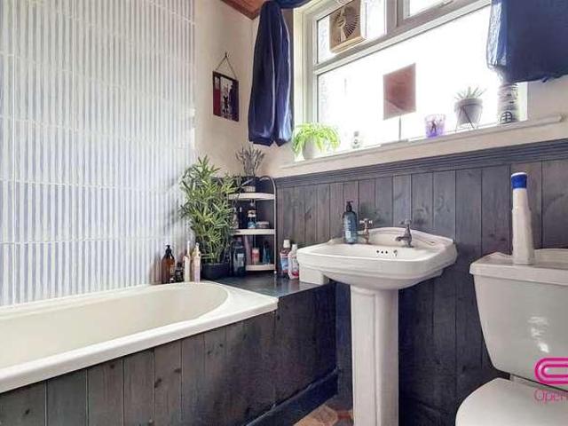 2 bed house for sale
