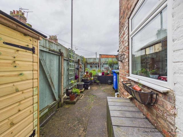 2 bed house for sale