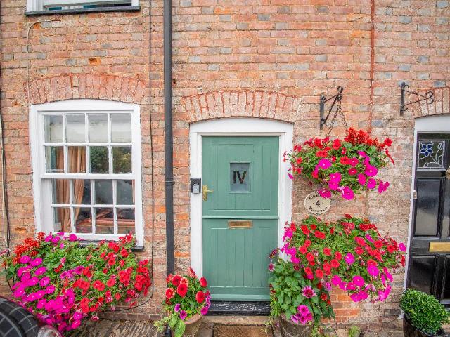 2 bed house for sale