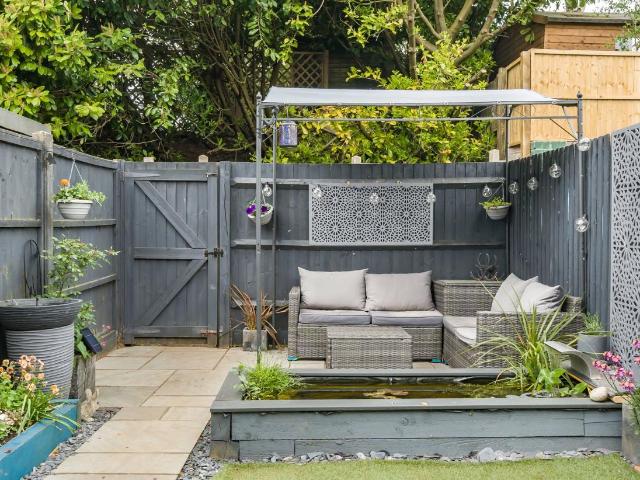 2 bed house for sale
