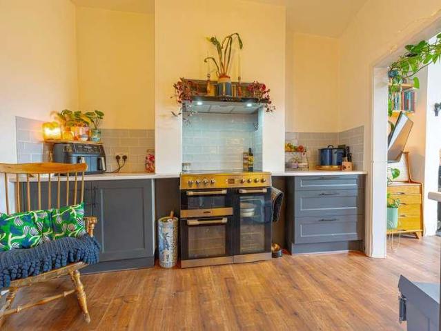 2 bed house for sale