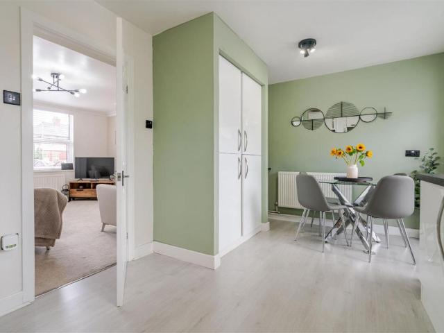 2 bed house for sale