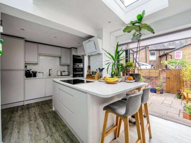 2 bed house for sale