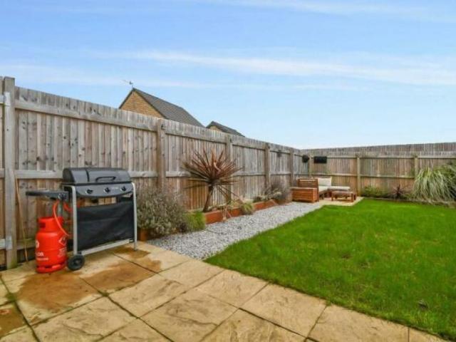 2 bed house for sale