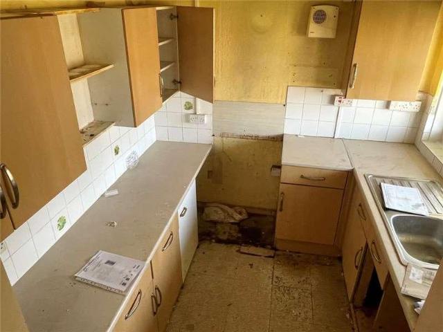 2 bed house for sale