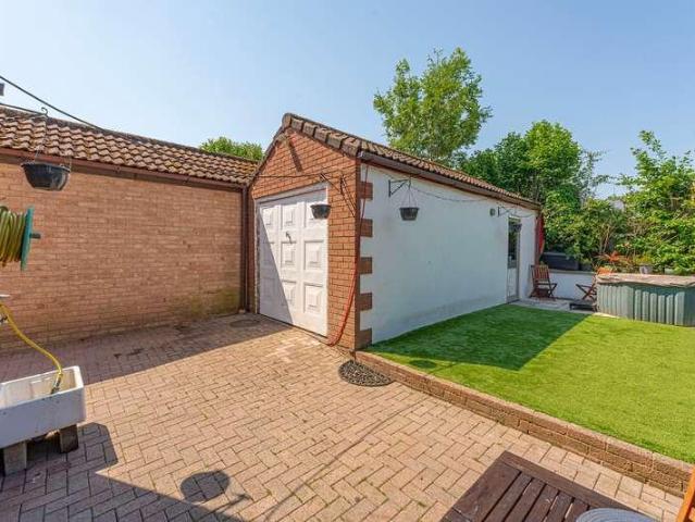 2 bed house for sale