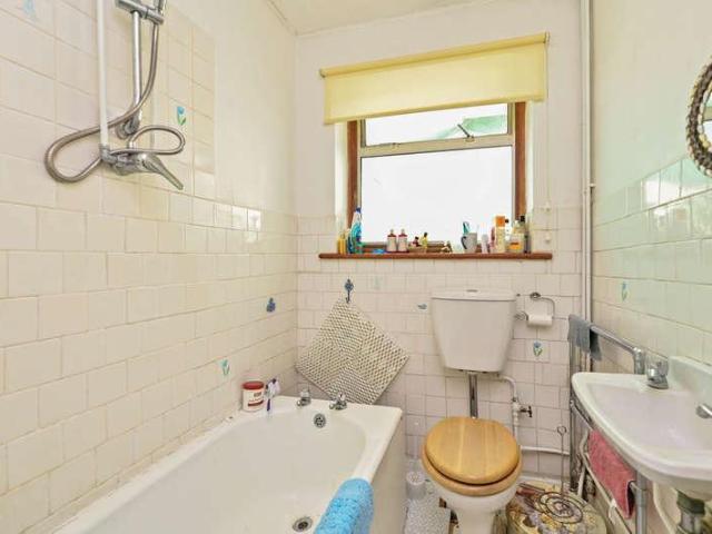 2 bed house for sale