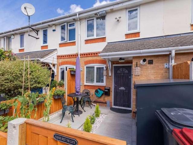 2 bed house for sale