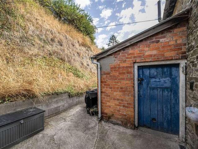 2 bed house for sale