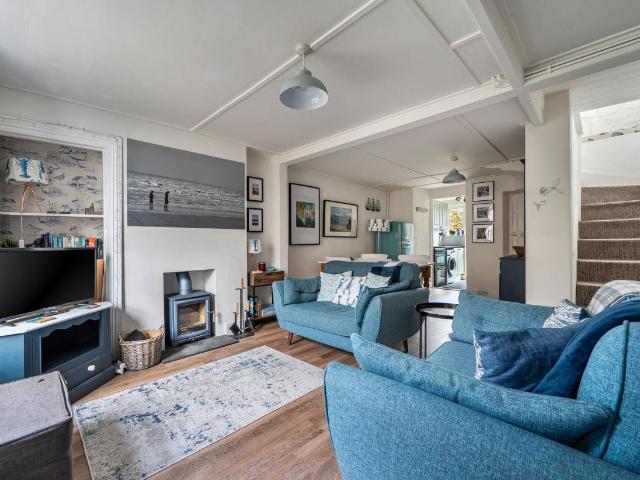 2 bed house for sale