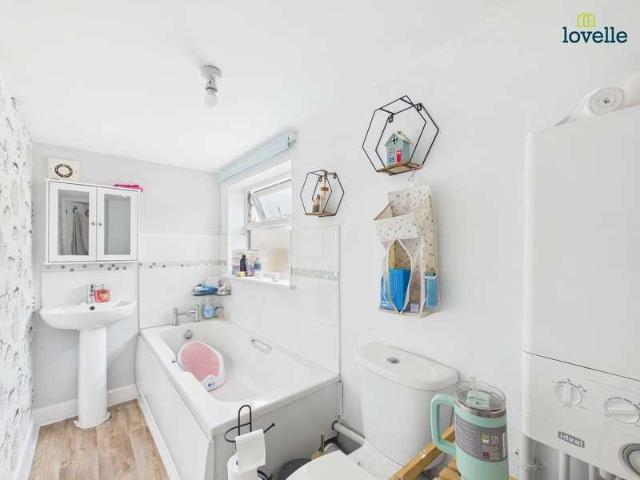2 bed house for sale