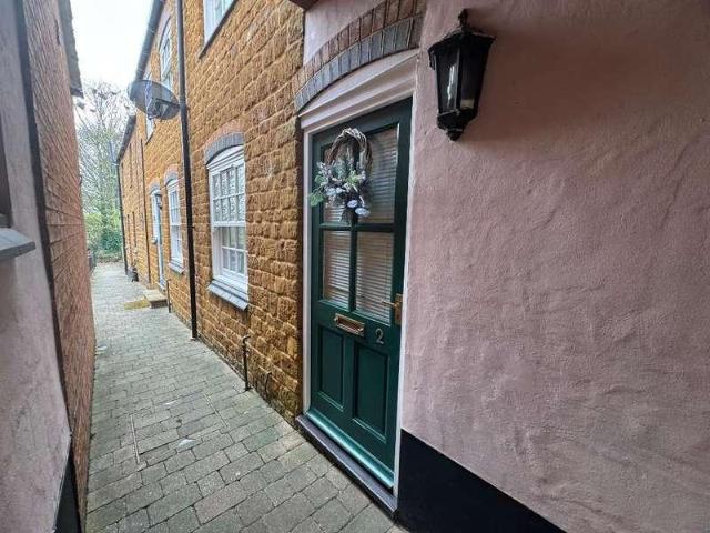 2 bed house for sale