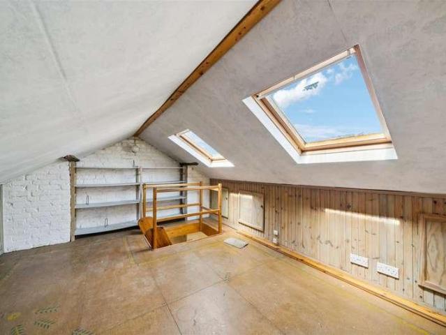 2 bed house for sale