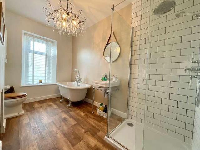 2 bed house for sale