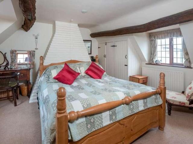 2 bed house for sale