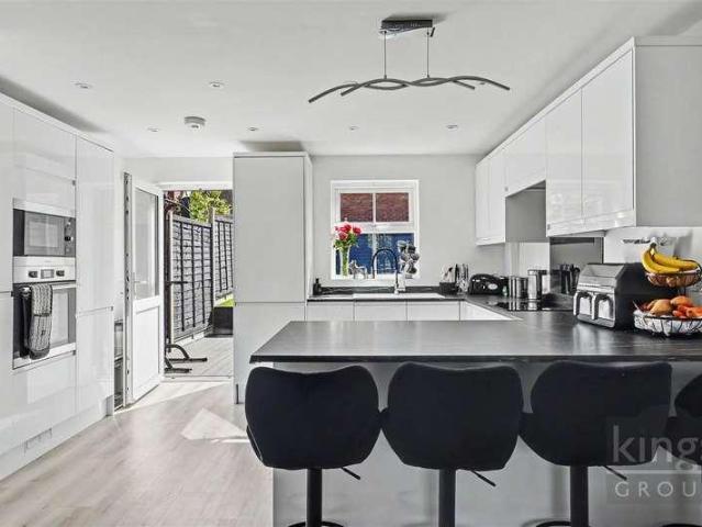 2 bed house for sale