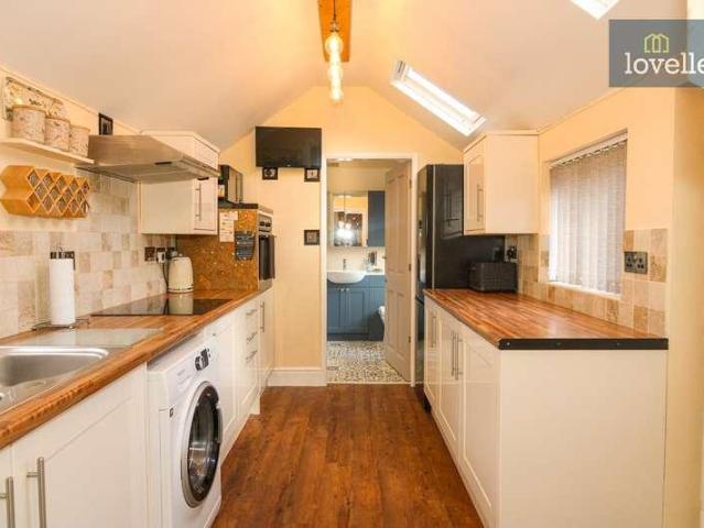 2 bed house for sale