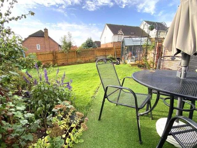 2 bed house for sale