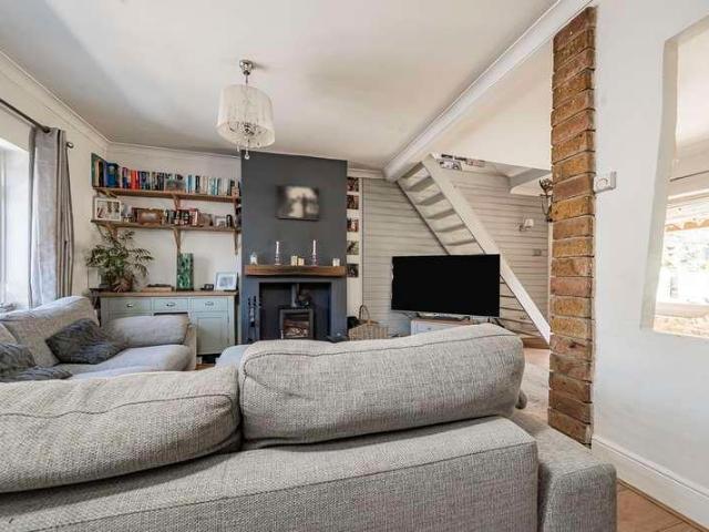 2 bed house for sale
