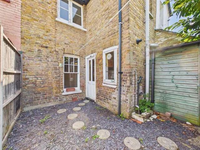2 bed house for sale