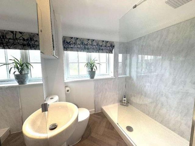 2 bed house for sale