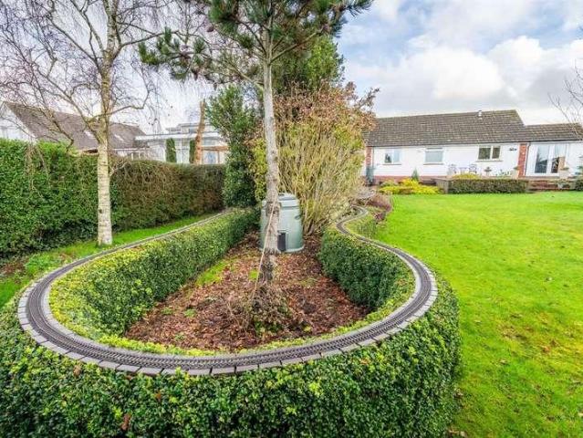 2 bed house for sale