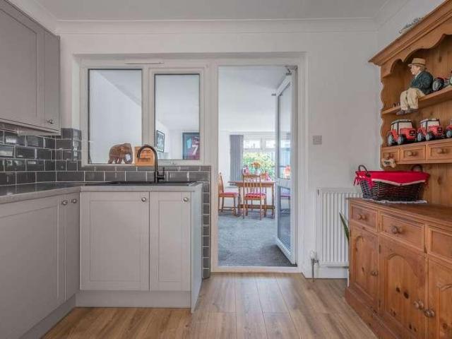 2 bed house for sale