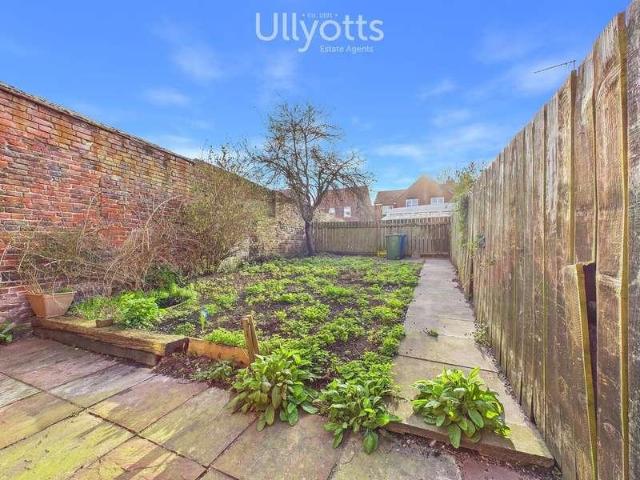 2 bed house for sale