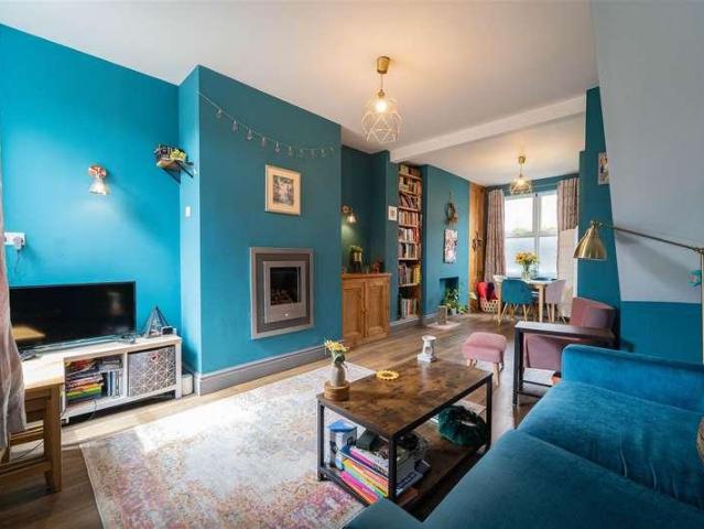 2 bed house for sale