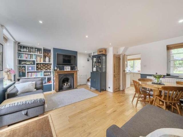 2 bed house for sale