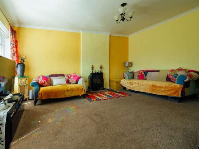 2 bed house for sale