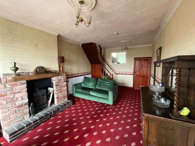 2 bed house for sale