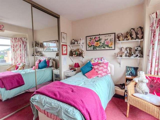 2 bed house for sale