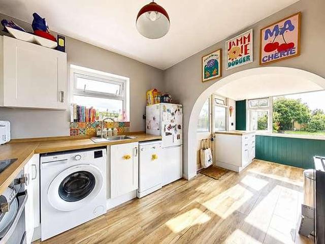 2 bed house for sale