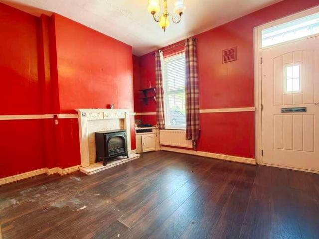 2 bed house for sale