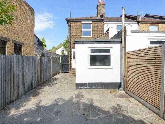 2 bed house for sale