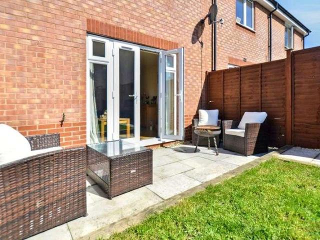2 bed house for sale