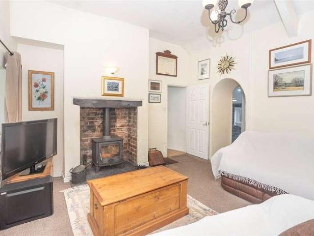 2 bed house for sale